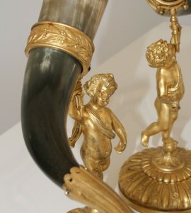 Dorure, Bronze, Ciselure, Corne naturelle, Nos Puttis vous présentent l ...
